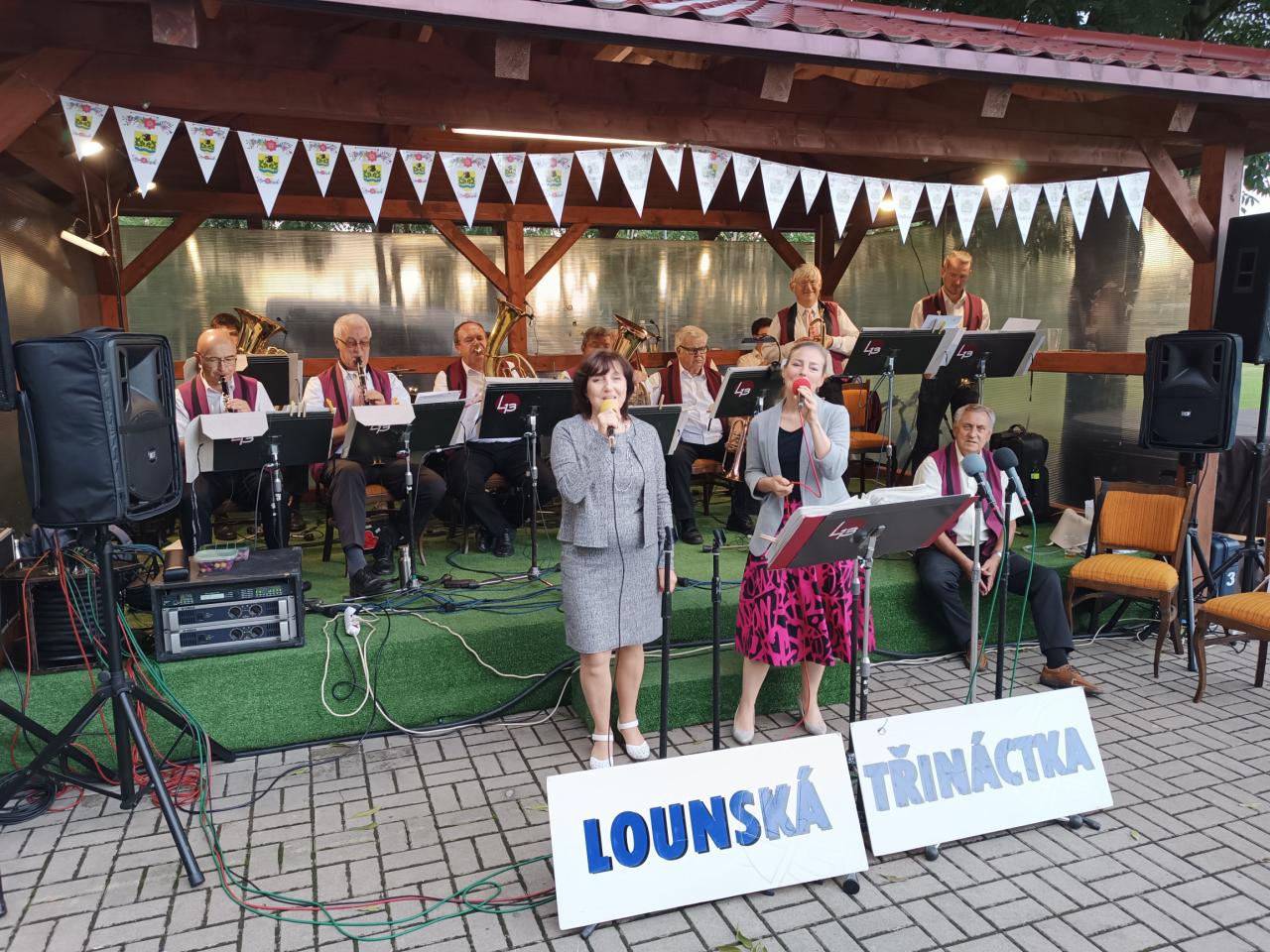 Léto s dechovkou v Radovesicích - Oficiální stránky obce Obec Radovesice